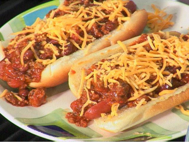 Chilli dogs Recipe | Food Network UK