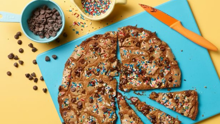 Giant Chocolate Chip-Sprinkle Cookie Recipe | Food Network UK