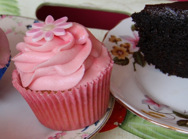 Pink Vanilla Iced Fancies Recipe | Food Network UK