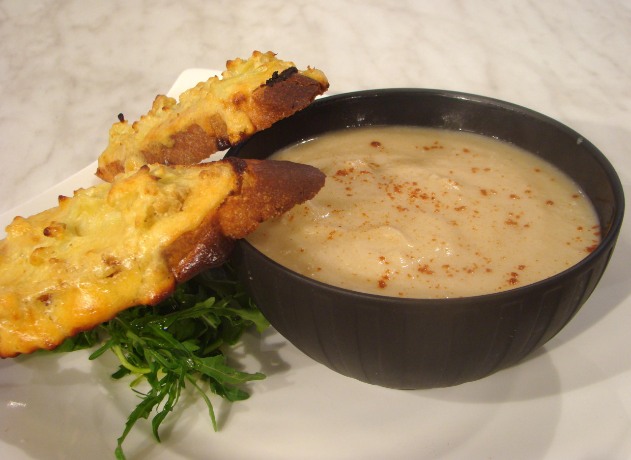 Roasted Cauliflower Soup with Welsh Rarebit Recipe | Food Network UK