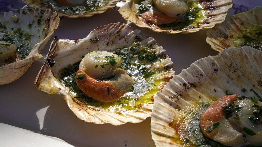 Michel Roux's Scallops with Vermouth Recipe | Food Network UK